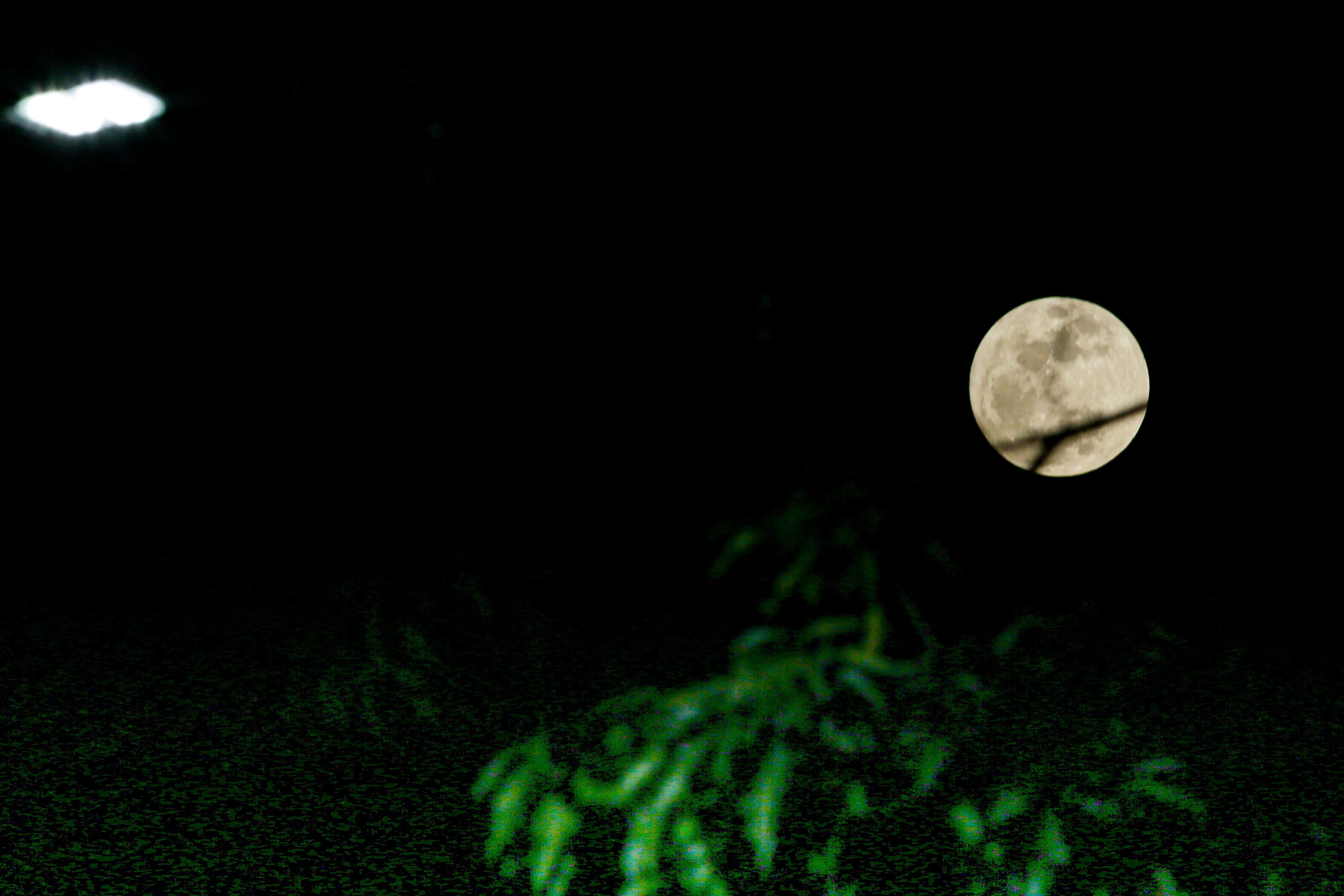 Superlua azul: veja fotos e explicação do fenômeno que faz a Lua ficar ...