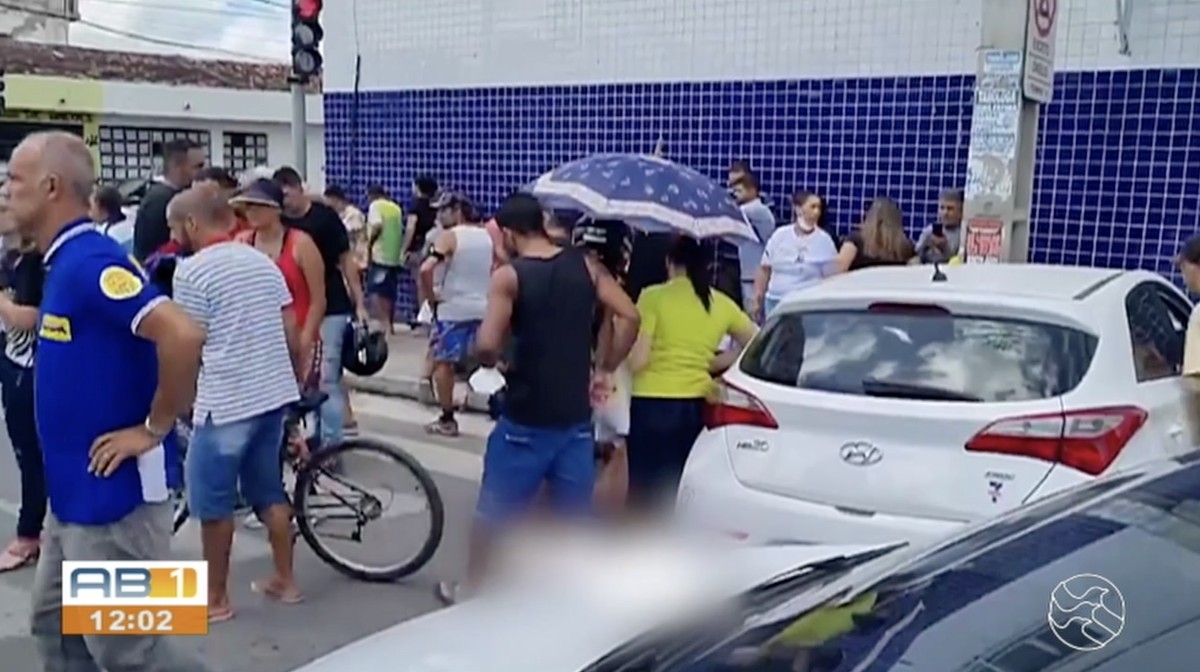 Idoso Passa Mal Ao Volante Perde Controle Da Direção E Bate Em Três