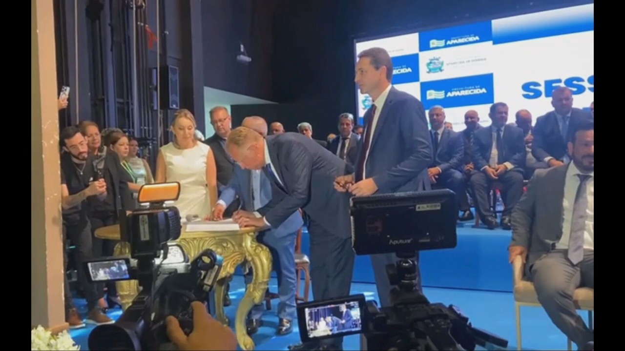 Leandro Vilela toma posse como prefeito de Aparecida de Goiânia | G1