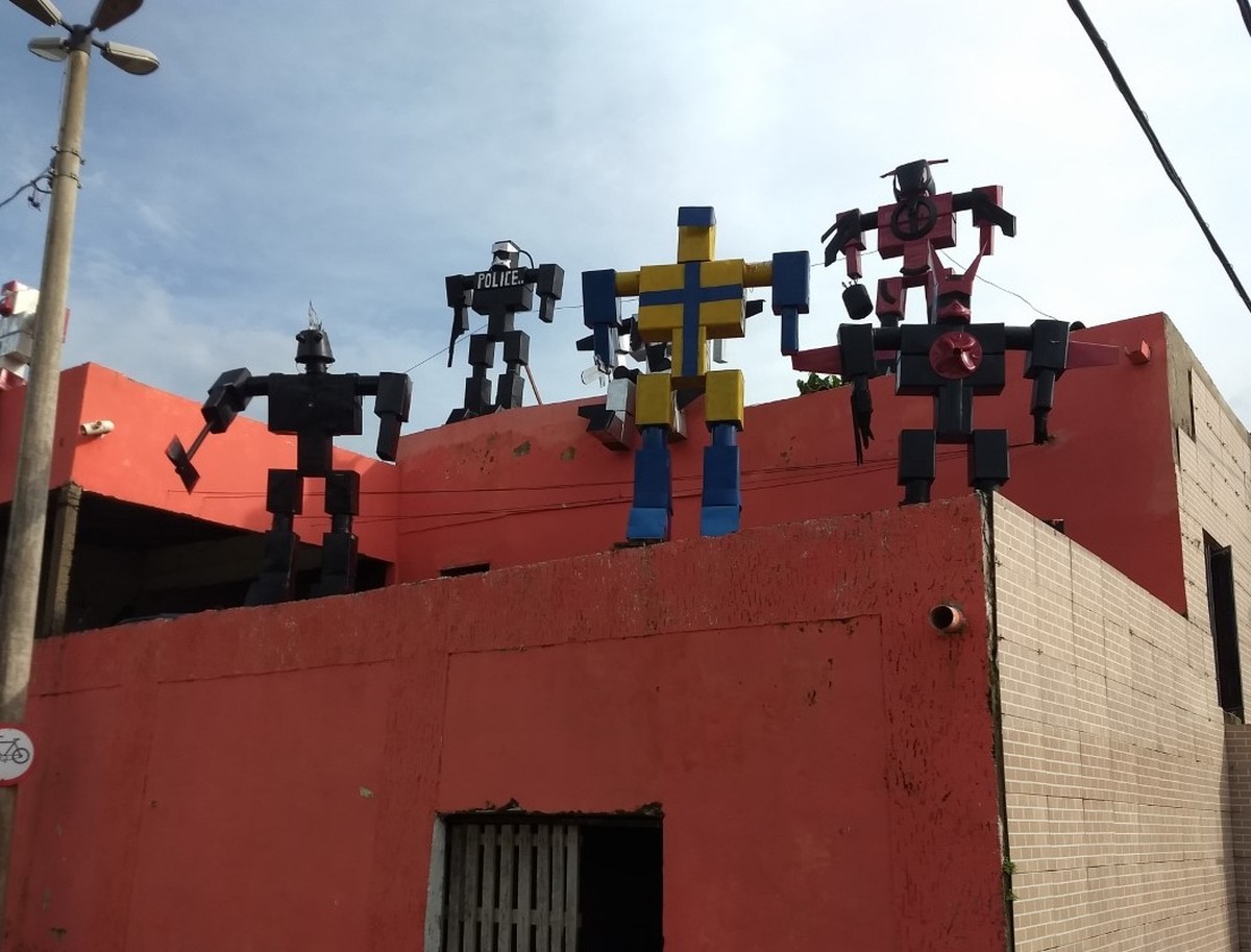 Fã recria 'Transformers' usando latas de tinta no Acre | Acre | G1