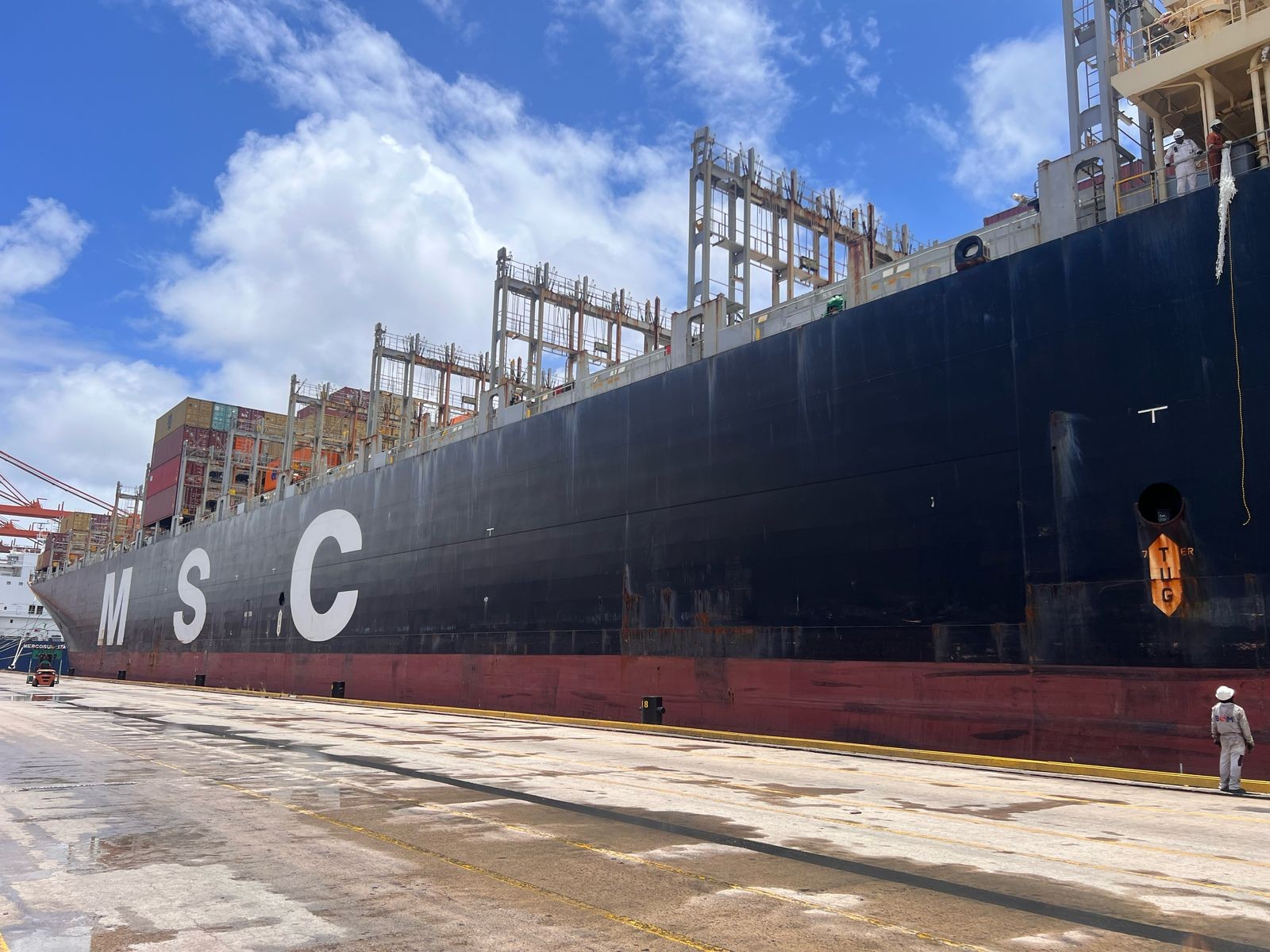 Tripulante de navio chinês morre em alto-mar e corpo é levado ao Porto ...