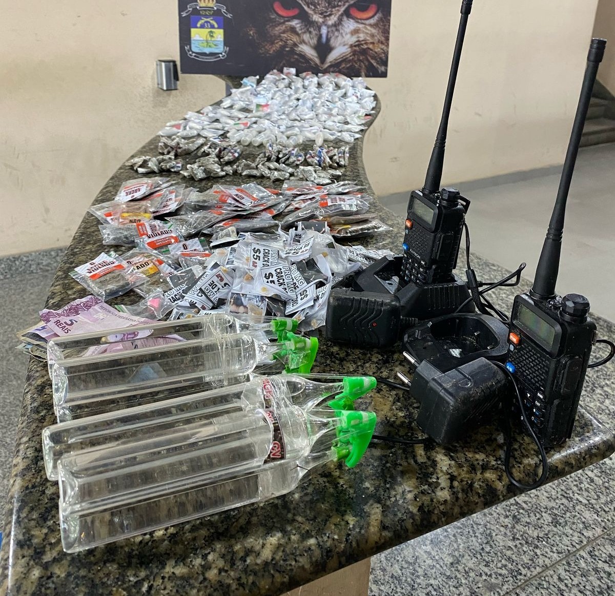 Dois jovens são presos por tráfico de drogas em Angra dos Reis | Sul do Rio e Costa Verde | G1