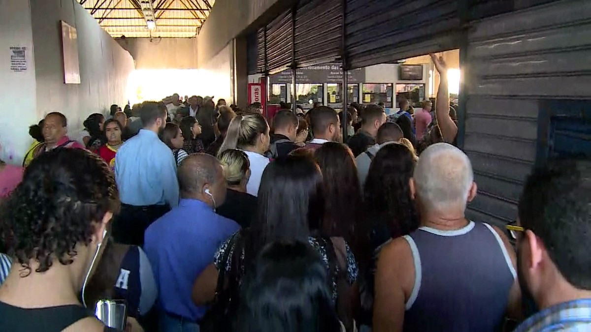 Linha 2 do Metrô Rio volta a operar após mais de 2 horas com problemas ...