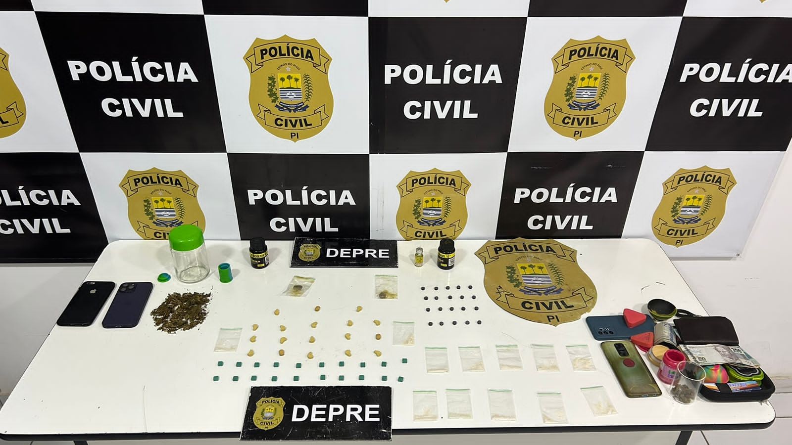 Modelo suspeito de fornecer drogas a DJ flagrado com LSD 'lágrimas de ...
