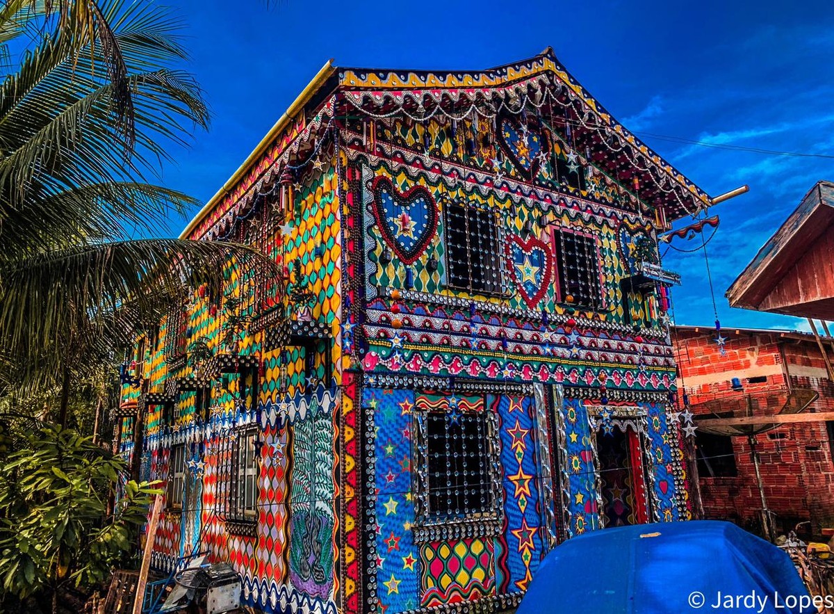 Com ajuda de reciclagem, artesão cria 'casa mística' e faz sucesso no ...