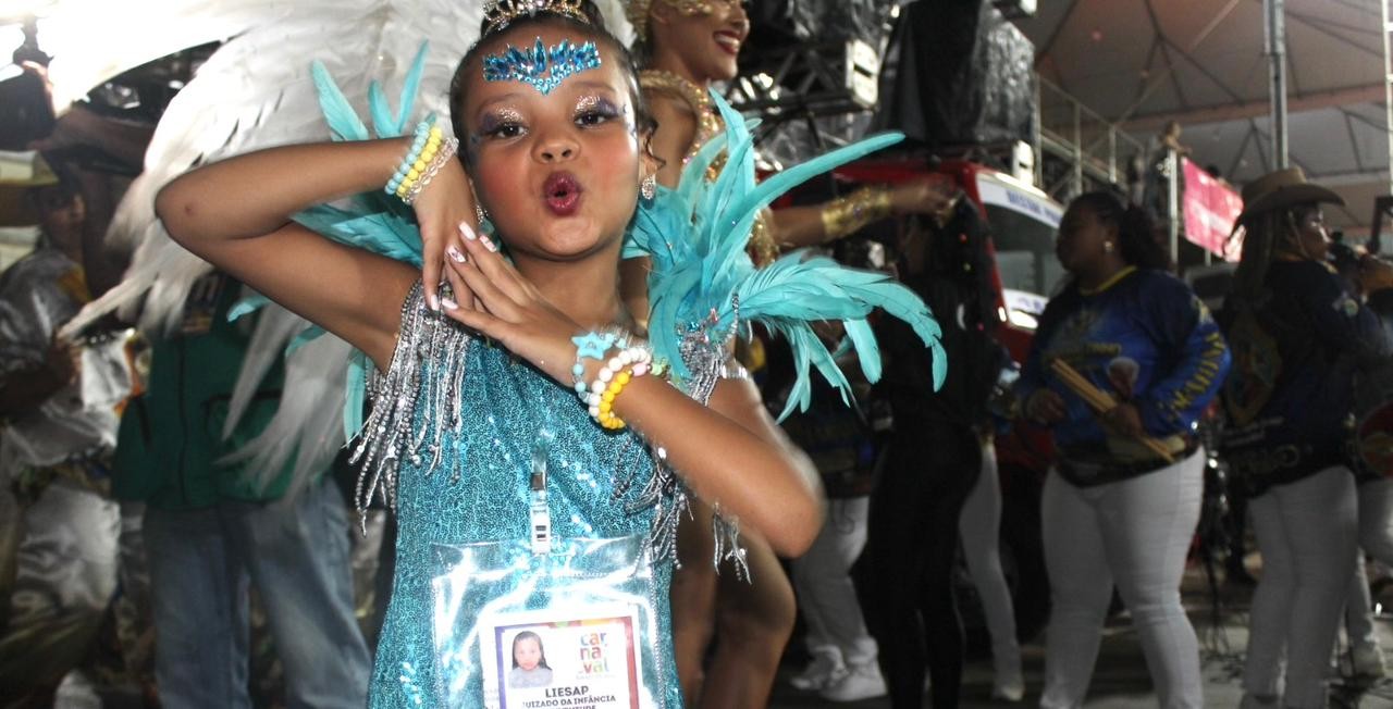 Carnaval 2024: veja fotos de como foi o primeiro dia dos desfiles das ...
