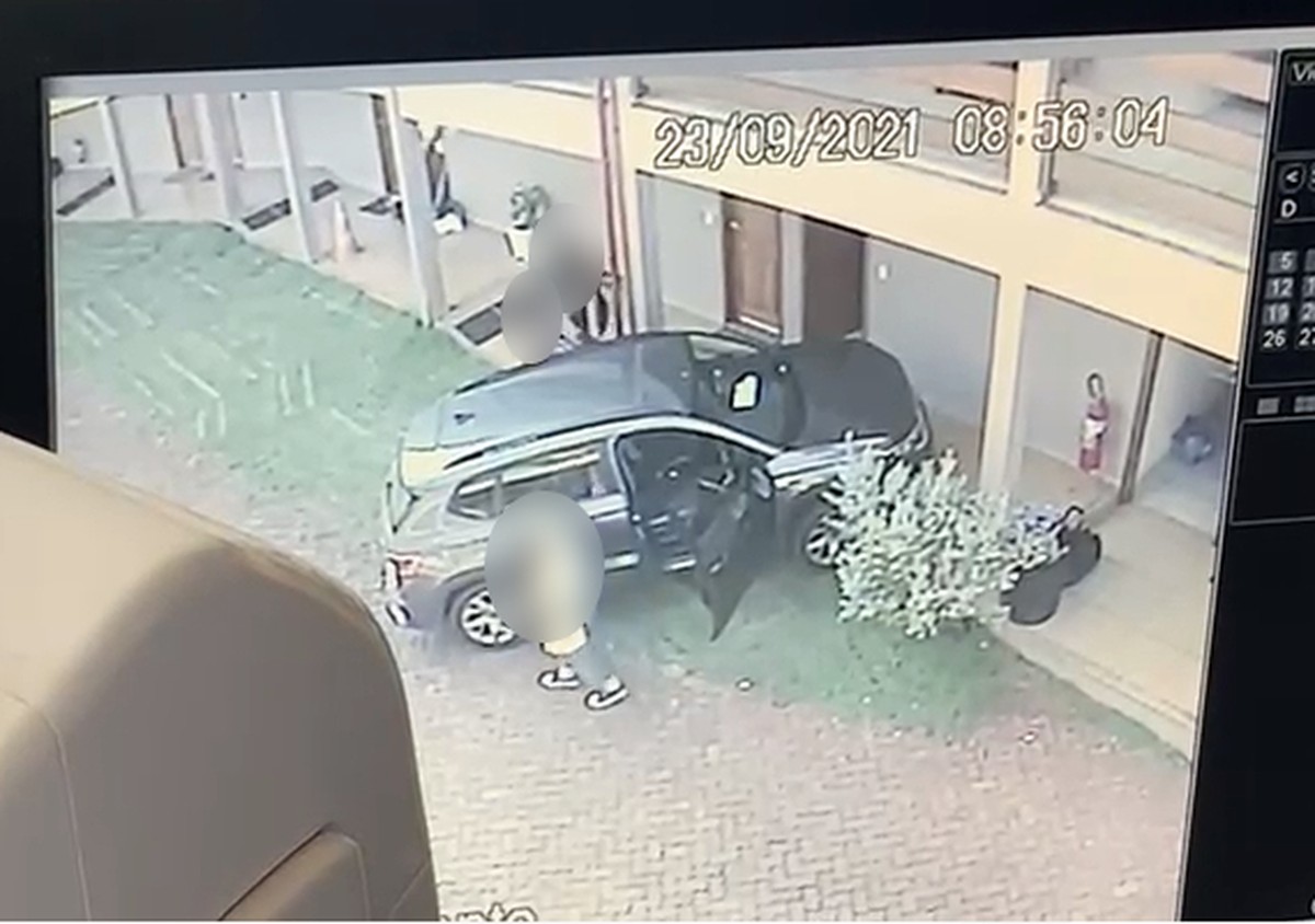 Menina Que Não Foi Devolvida à Mãe Depois Das Férias De Julho é