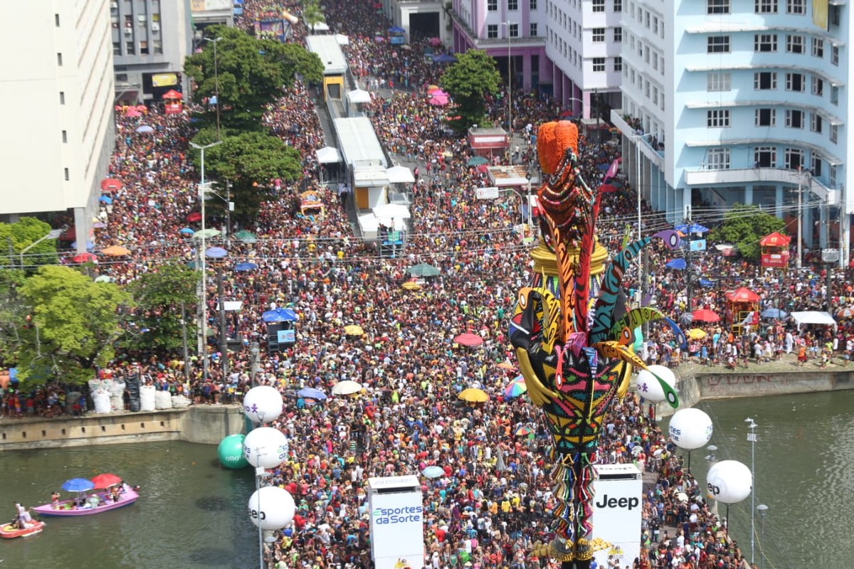 Recife ferve com o Galo da Madrugada; FOTOS | Carnaval 2023 em ...