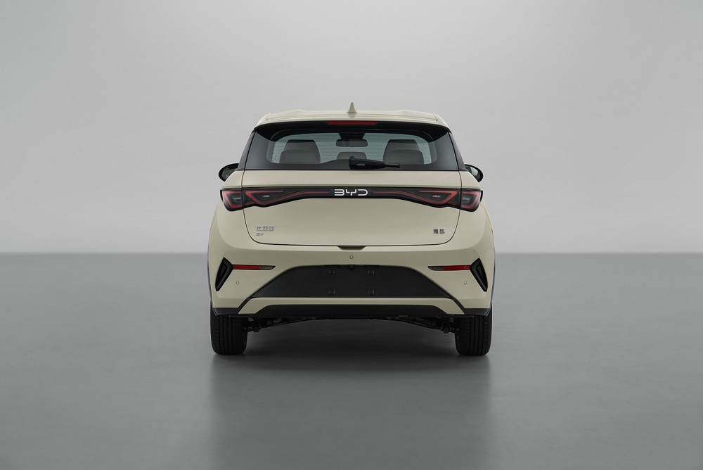 BYD registra novo visual e versão de motor intermediário para o Dolphin ...