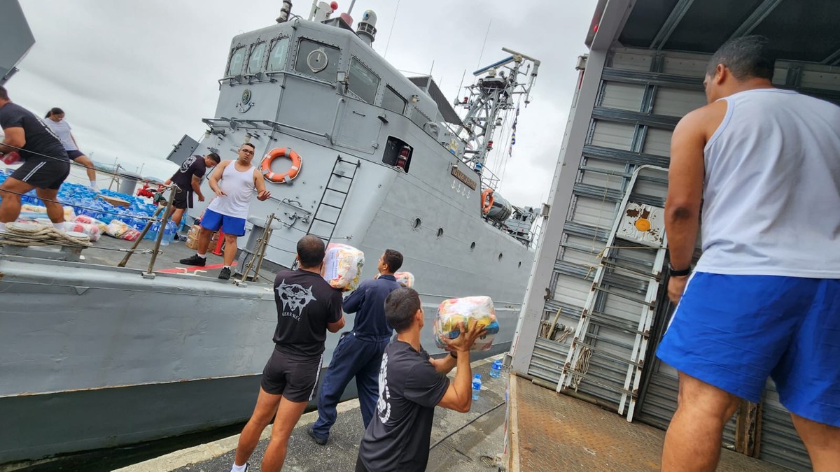 'Navio de guerra' enfrenta 8h de viagem para levar mais de 30 toneladas ...