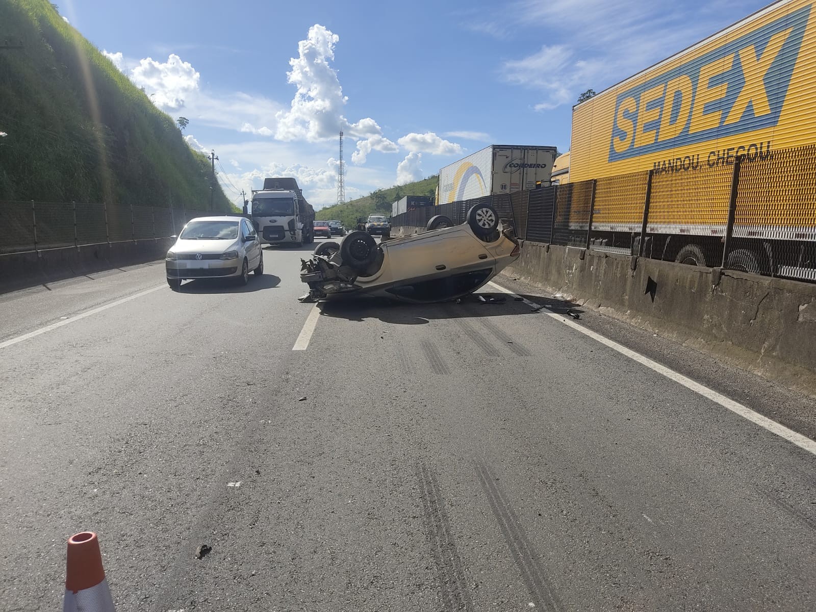 Homem é preso por dirigir embriagado após capotar de carro na Via Dutra ...