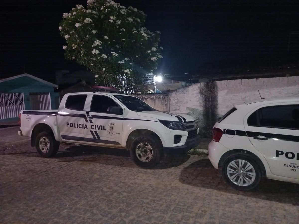 Mãe E Padrasto São Presos Suspeitos De Torturar E Espancar Criança De 4