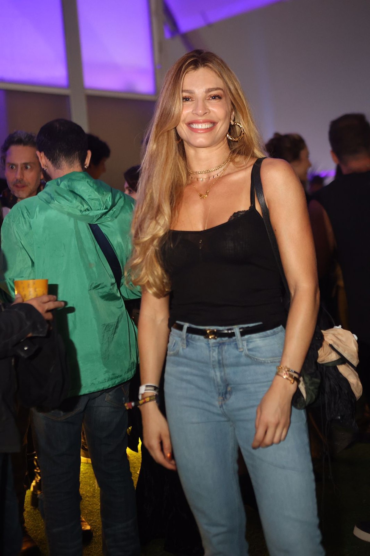 Com look básico e revelador, Grazi Massafera marca presença no Rock in ...