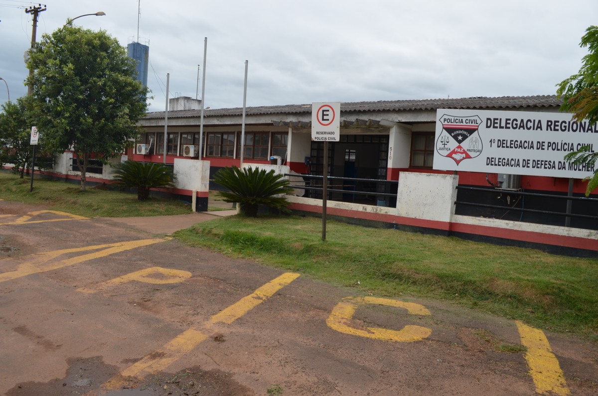 Mulher é morta a facadas na frente da filha de 11 anos em Cacoal, RO; marido é suspeito | Cacoal ...