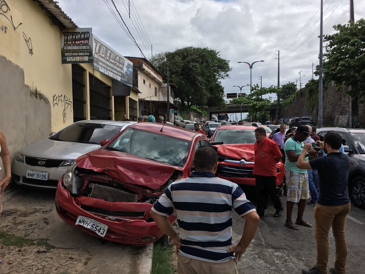 Professor Tem Mal Súbito Provoca Acidente Com Seis Carros E Morre No