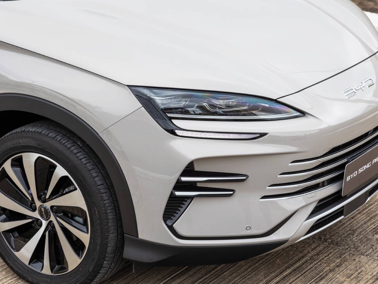 BYD Song Premium chega ao Brasil como SUV híbrido plug-in ‘apimentado ...
