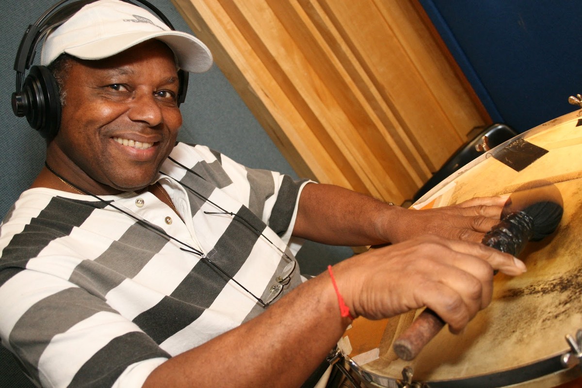 Gordinho do Surdo, um ritmista que marcou época no toque do samba ...