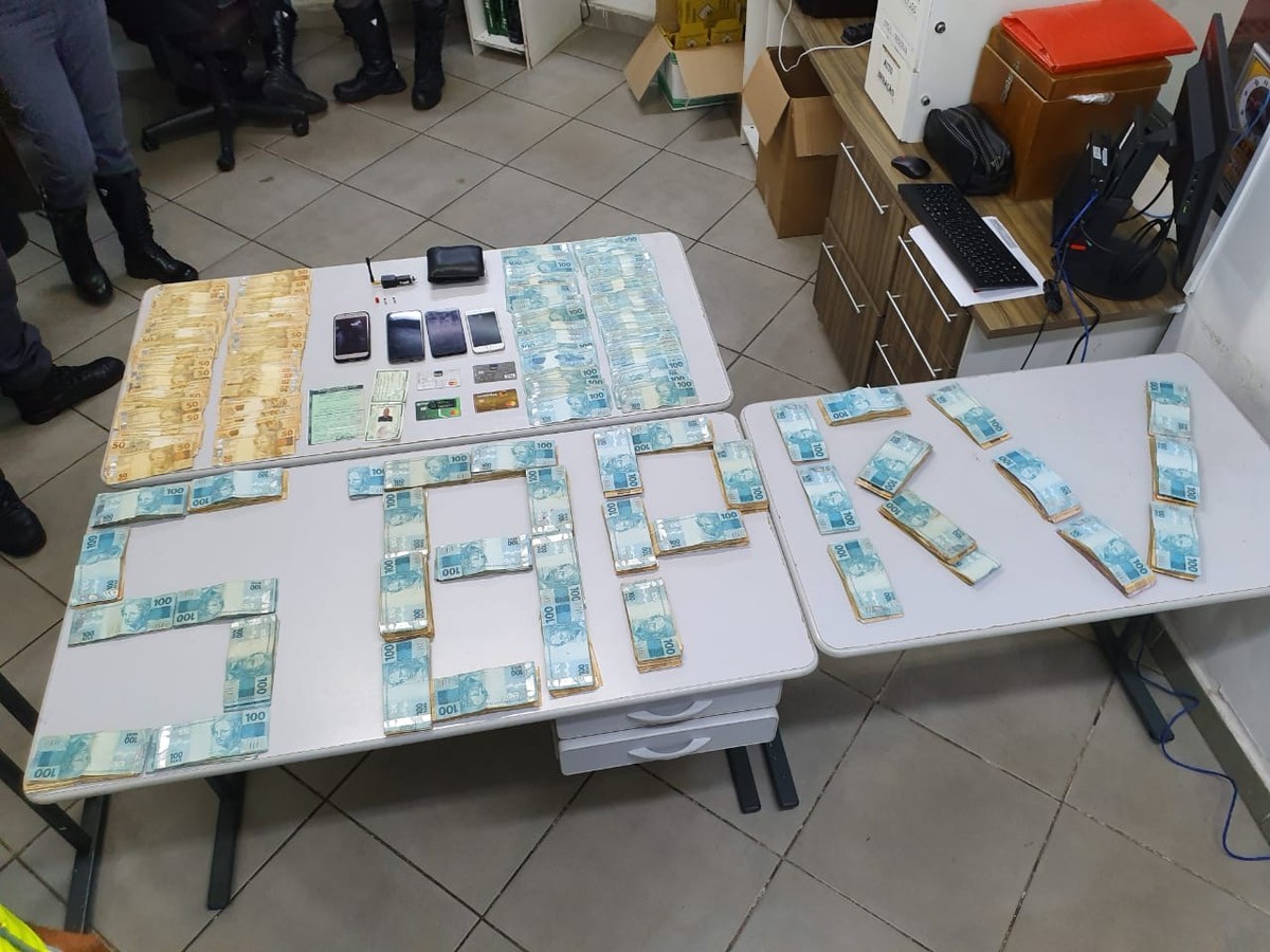 Motorista é Preso Após Ser Flagrado Com Quase R 130 Mil Dentro De