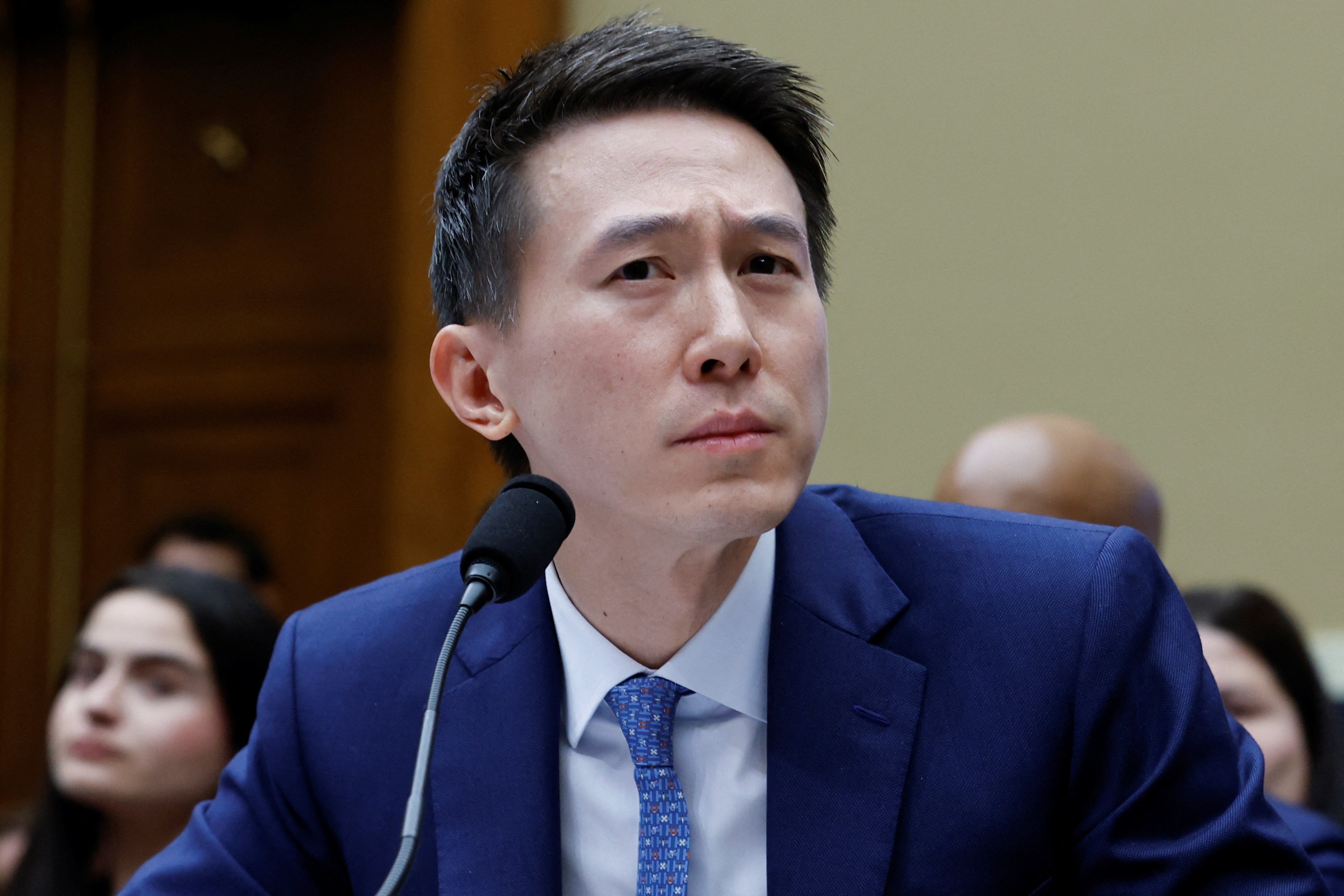 Quem é Shou Zi Chew, o discreto 'chefão' do TikTok | G1