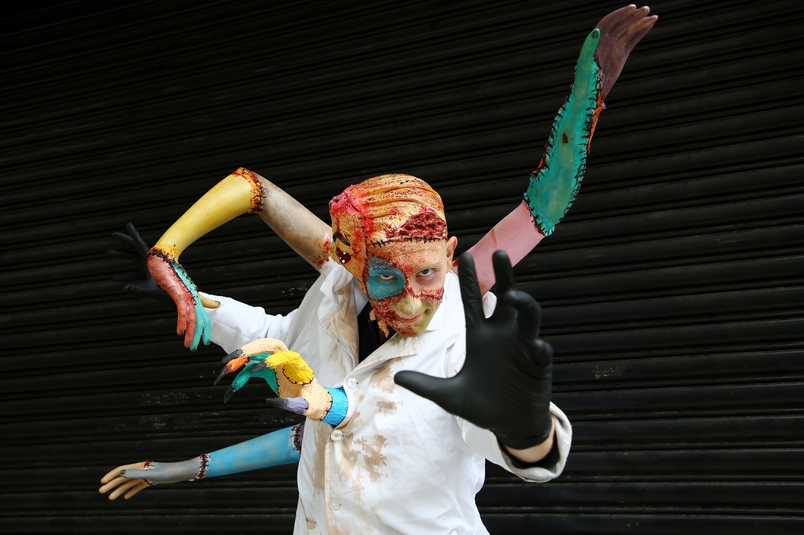 Zombie Walk em Curitiba tem marcha de monstros, performance de ...