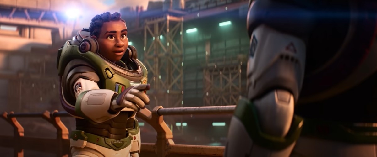 Após protestos, Pixar decide manter beijo lésbico em 'Lightyear', diz ...