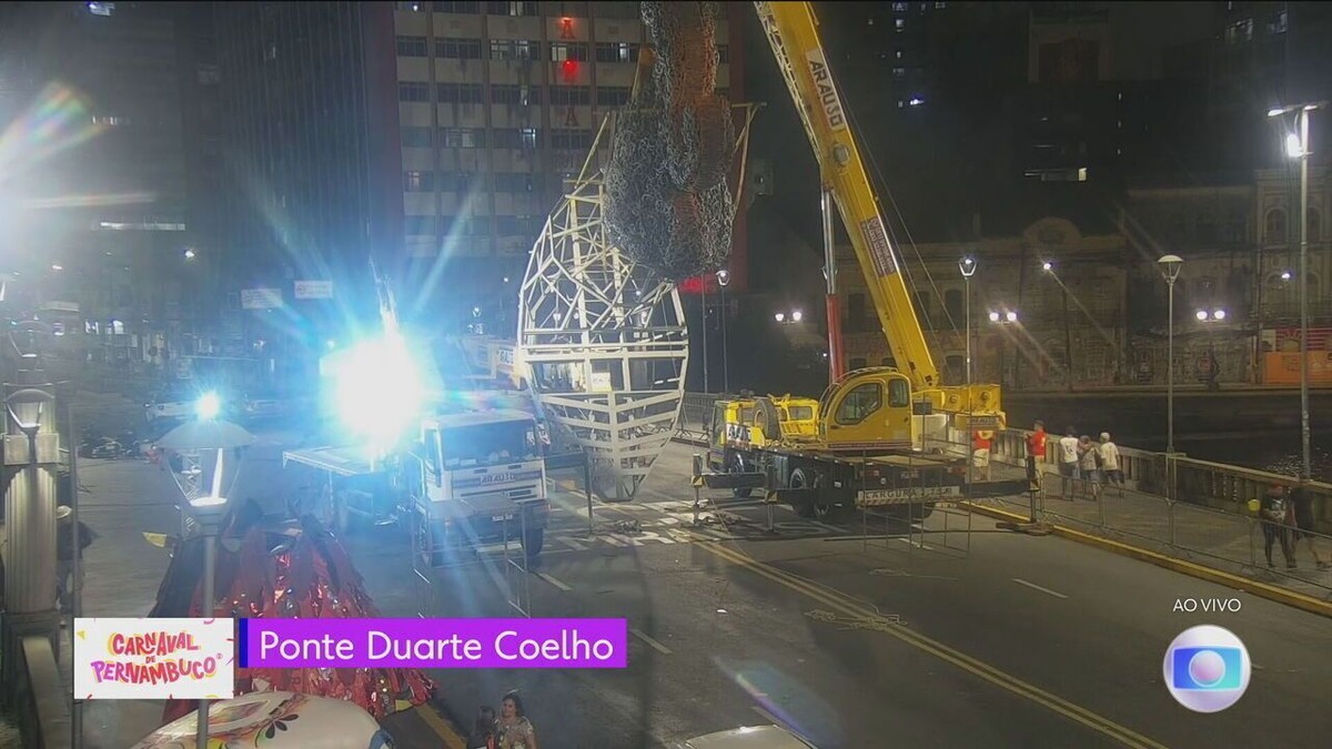 Começa a montagem do galo gigante, alegoria que é símbolo do carnaval ...