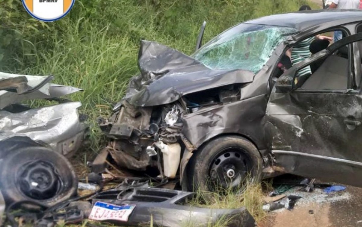 Batida entre carros mata motorista e deixa pelo menos 4 feridos na MG-179, em São João da Mata ...