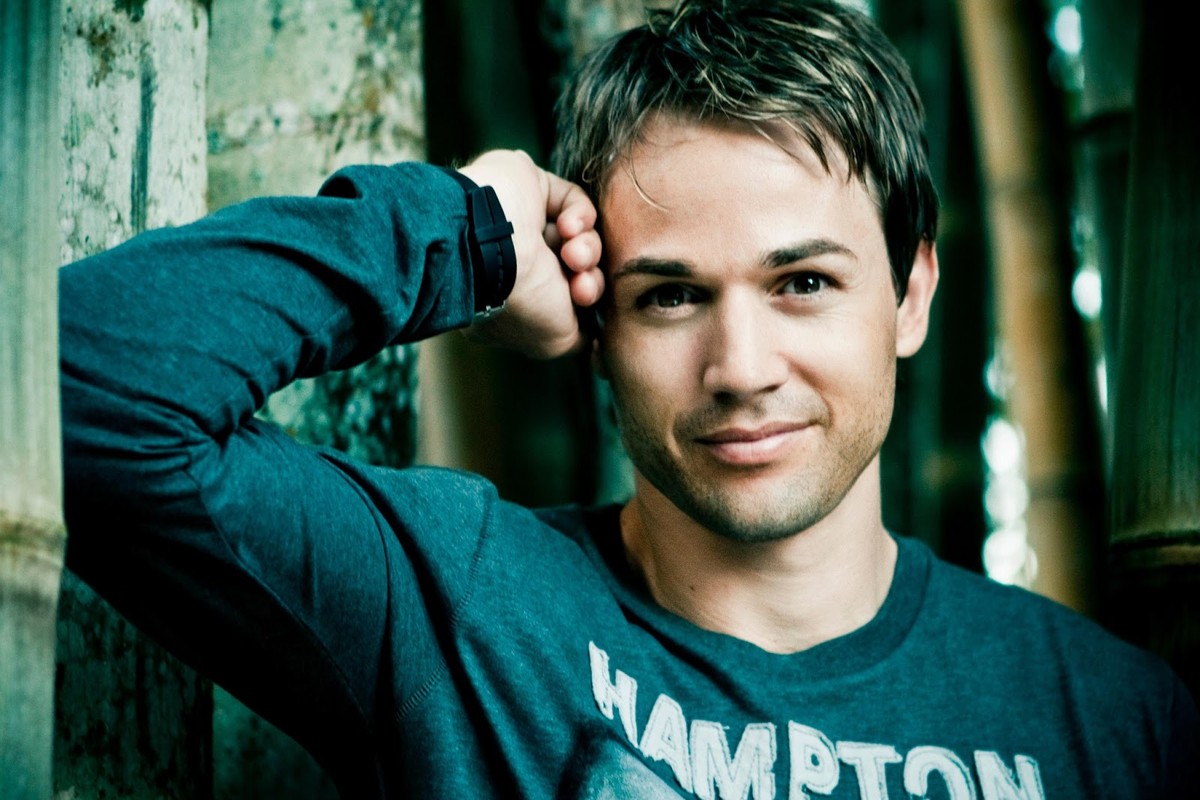 Chris Durán vai fazer turnê de shows em sete cidades de MT neste mês ...