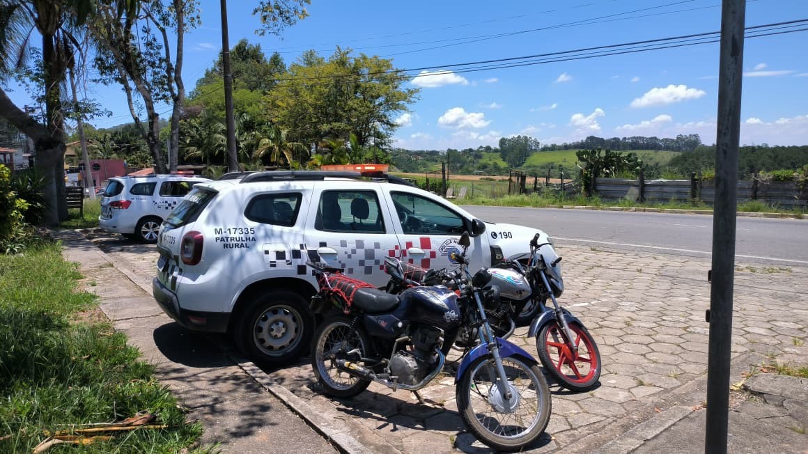 Adolescentes são apreendidos por pilotarem motocicletas em Biritiba | G1