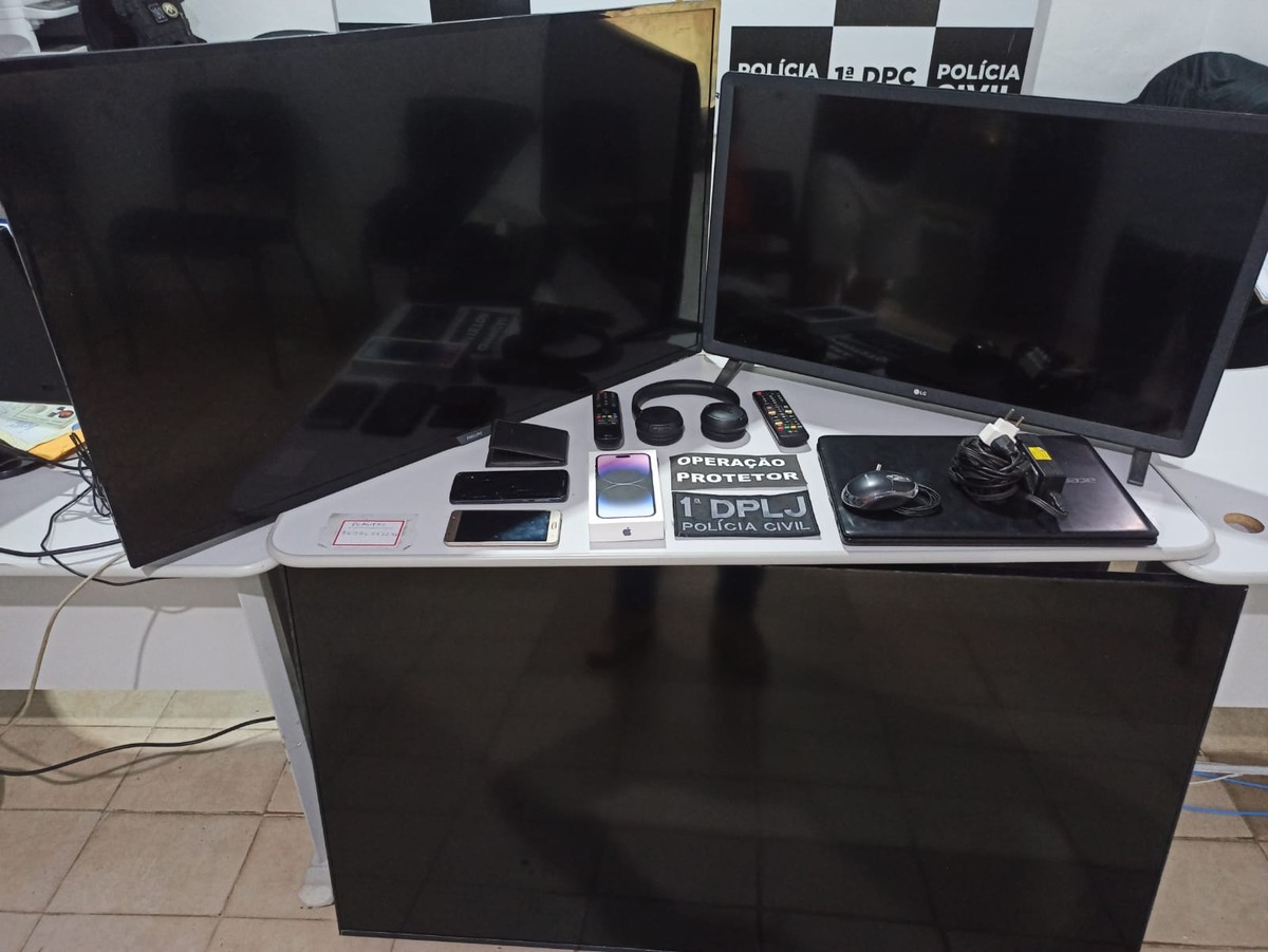 Casal tenta 'esconder' objetos furtados em área de mata, mas acaba ...