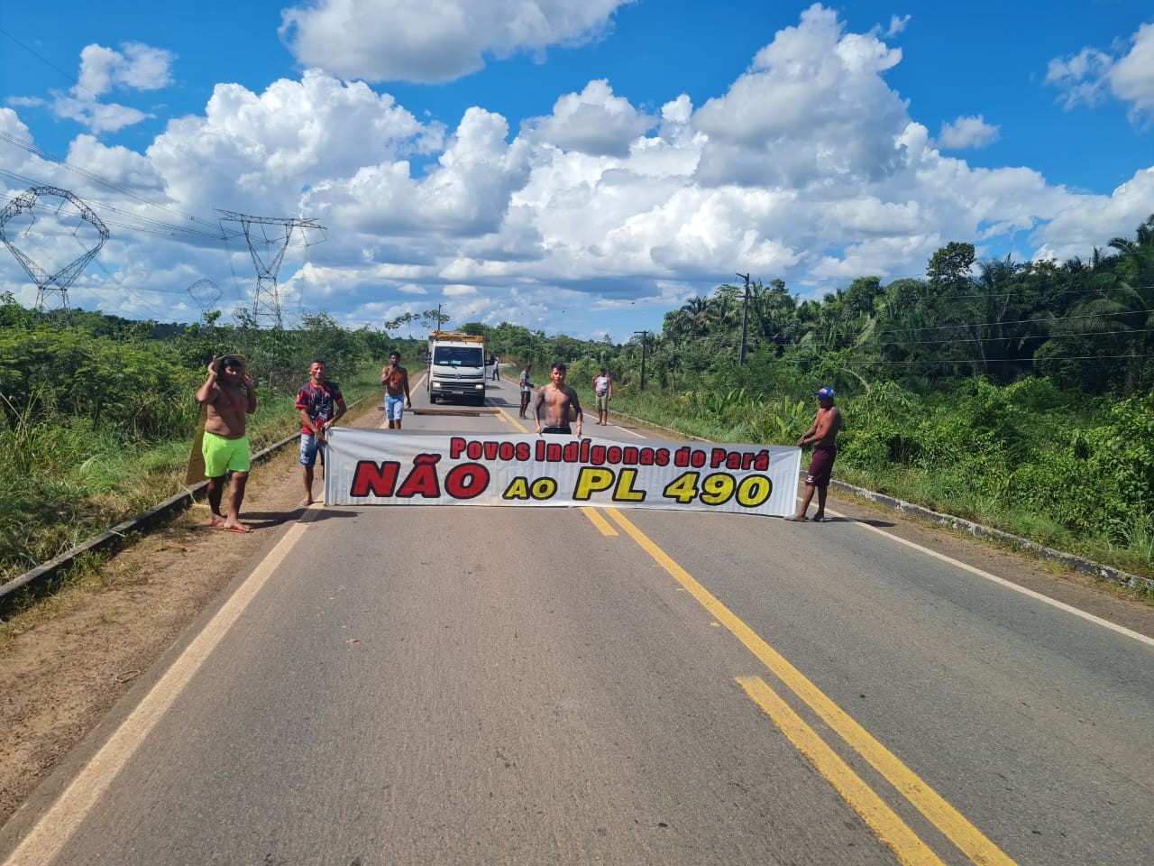 Grupos de indígenas protestam na BR-222 contra Marco Temporal, no PA ...