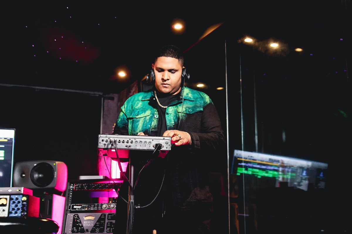 Kevin O Chris Ecoa Tamborzão Raiz Com Ep Que Traz As Seis Faixas Do
