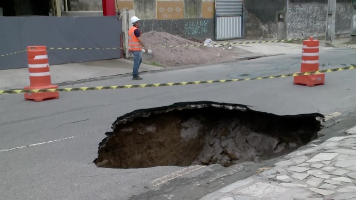 Rua do meme 'tô passada, chocada', volta a ter nova cratera, em João ...