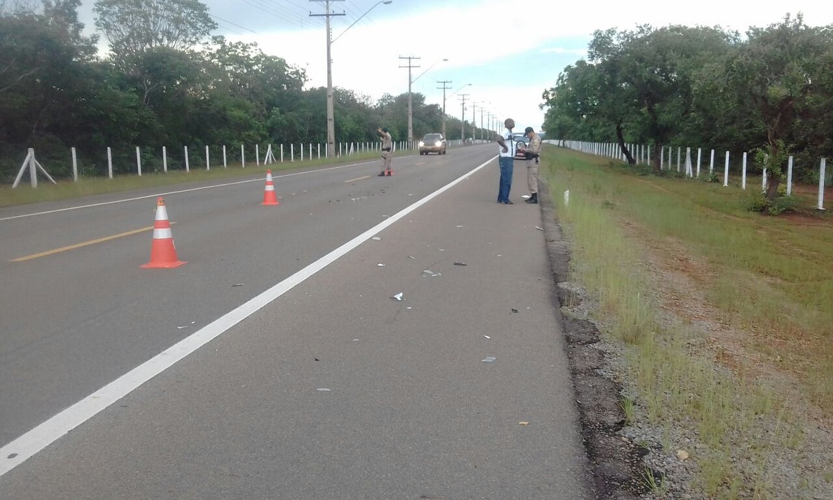 Mulher morre atropelada por taxista enquanto caminhava em acostamento | Tocantins | G1