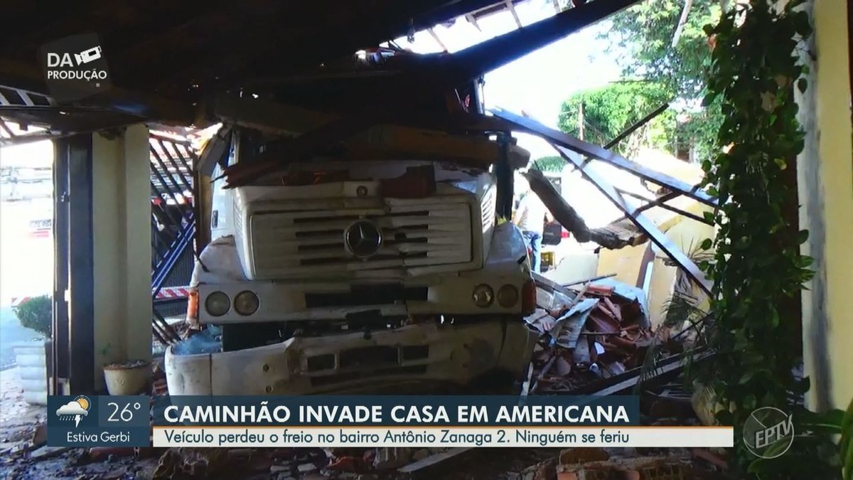Caminhão com problema no freio desce rua e invade casa em Americana | Campinas e Região | G1