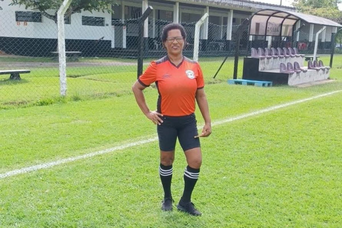 Árbitra de futebol morre após sofrer mal súbito durante jogo no litoral ...