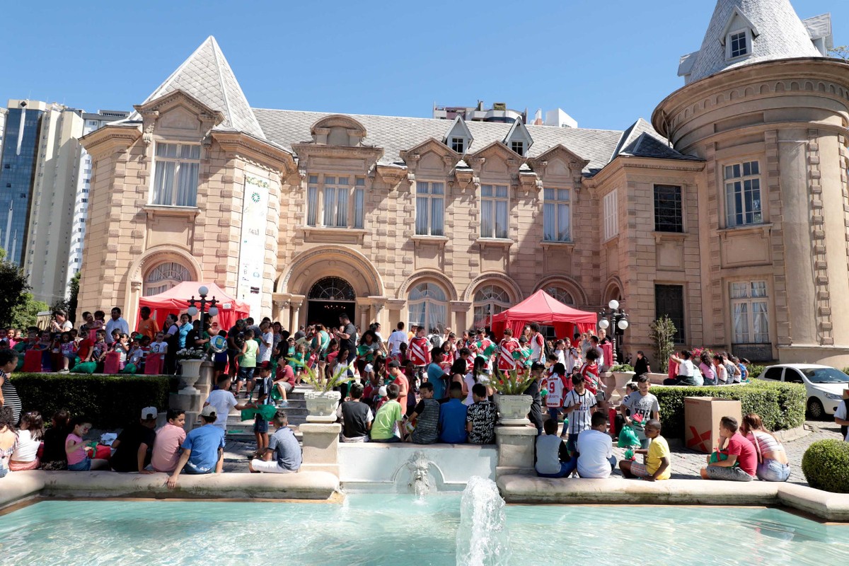 Duas mil crianças devem ser recebidas em festa de Natal no Castelo do ...