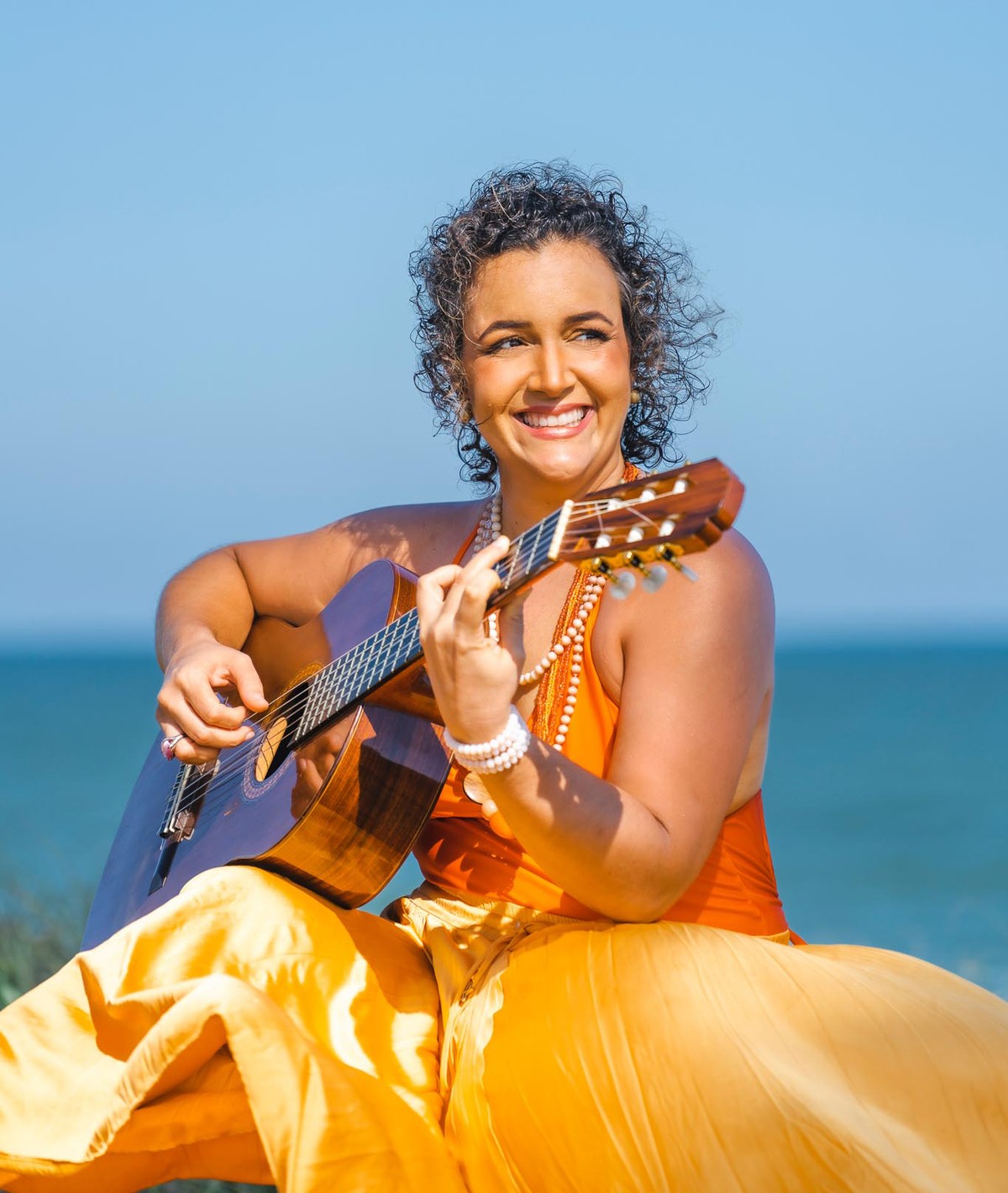 Violonista Jana Vasconcellos toca baião feito em tributo a Edu Lobo no ...