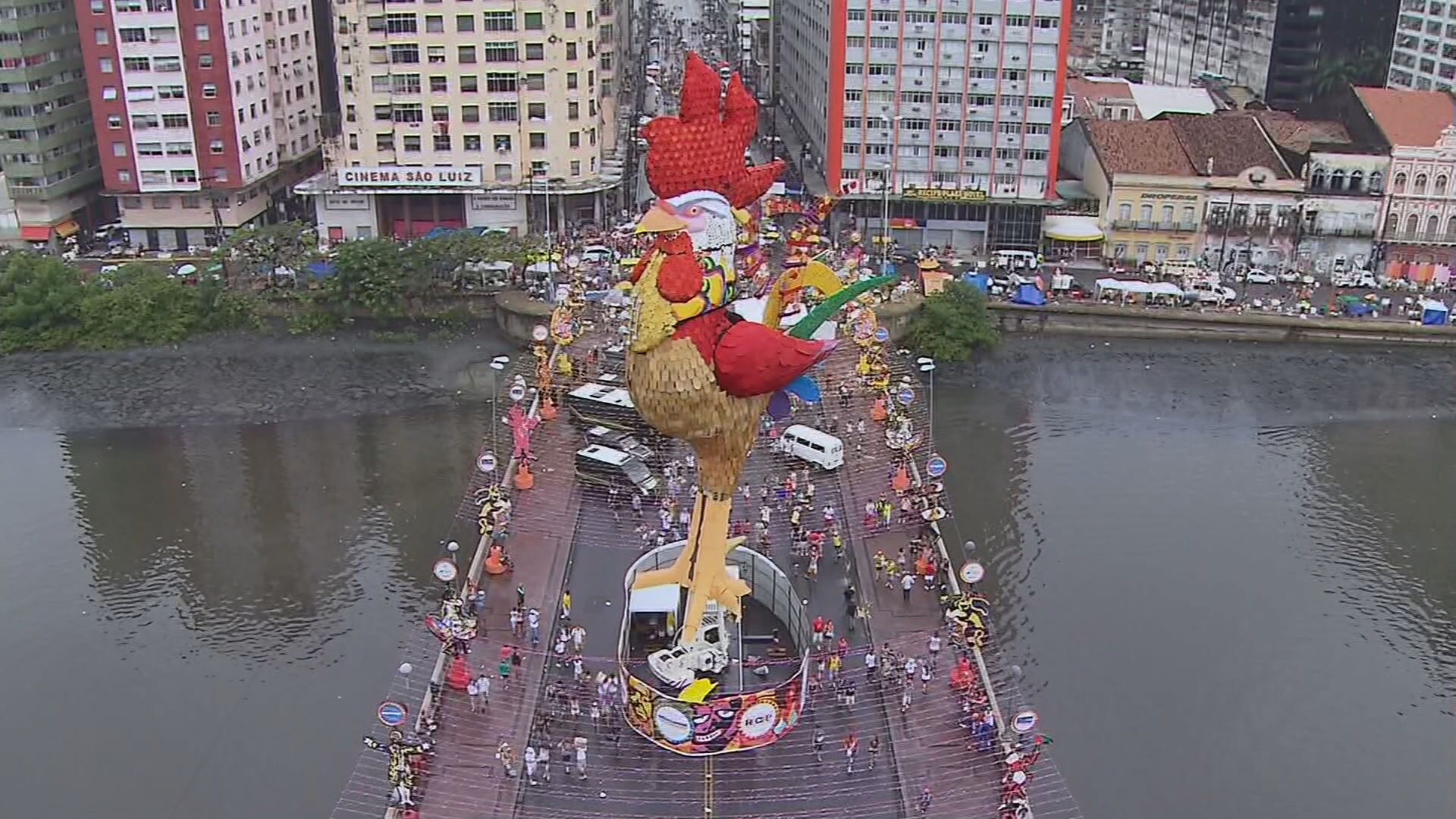 Tradição do carnaval do Recife, Galo Gigante comanda festa há 29 anos ...