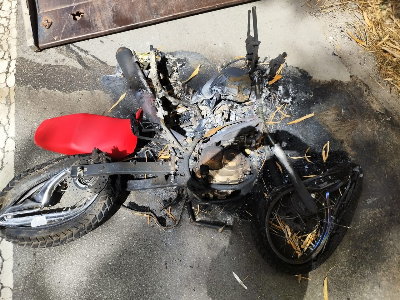 Batida frontal entre caminhão e moto deixa motociclista morto na BR-116 em Teófilo Otoni | Vales ...