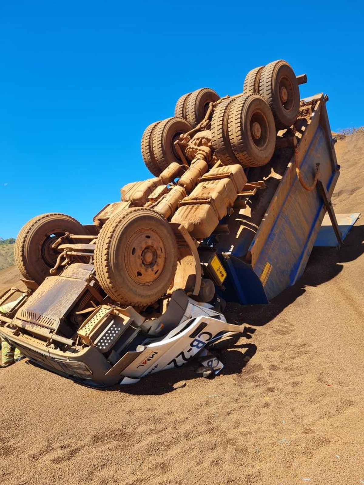 Trabalhador cai em vala com caminhão e morre em Passa Tempo | Centro ...
