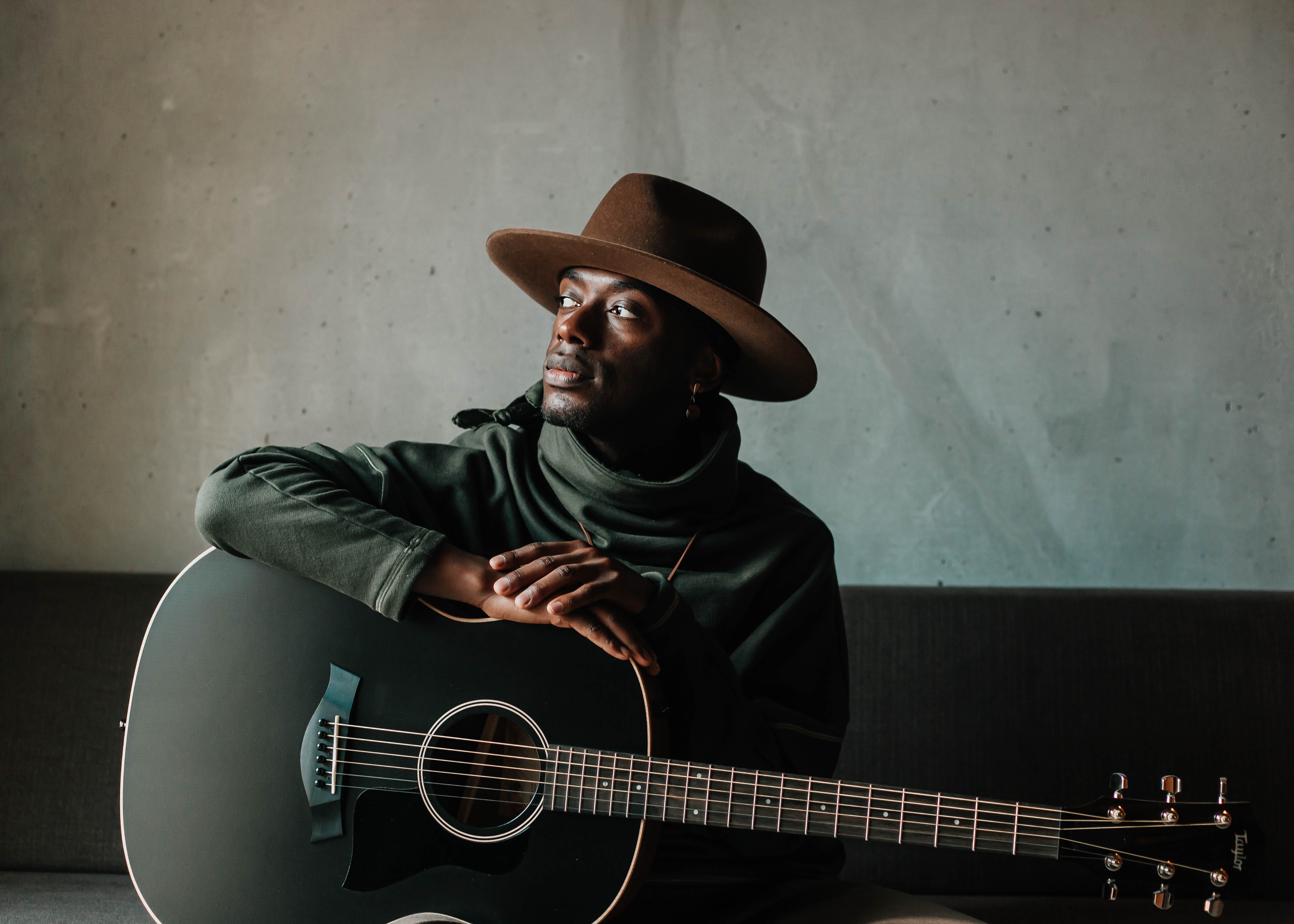 Jota.Pê: conheça cantor promissor da MPB que fala sobre amor com violão ...