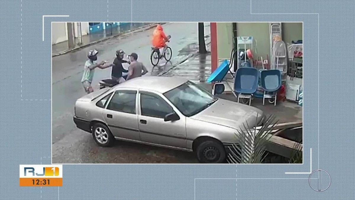Vídeo mostra homem sendo assaltado na rua à luz do dia em Campos, no RJ ...