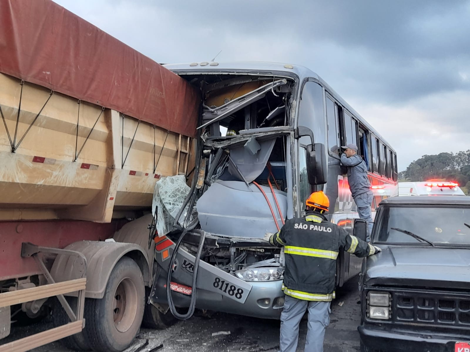 Batida entre ônibus e carreta deixa feridos em rodovia de Itupeva | Sorocaba e Jundiaí | G1