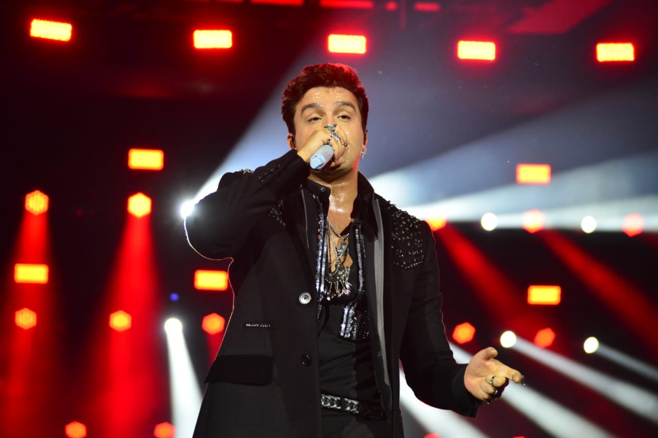 Luan Santana arrebata arena lotada em Jaguariúna e faz show de popstar ...