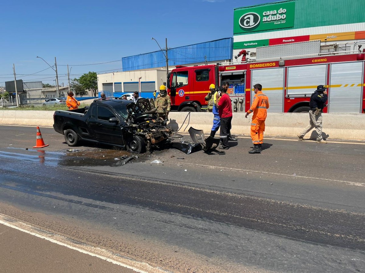 Motorista morre ao bater em caminhão na BR-050, em Uberlândia | Triângulo Mineiro | G1