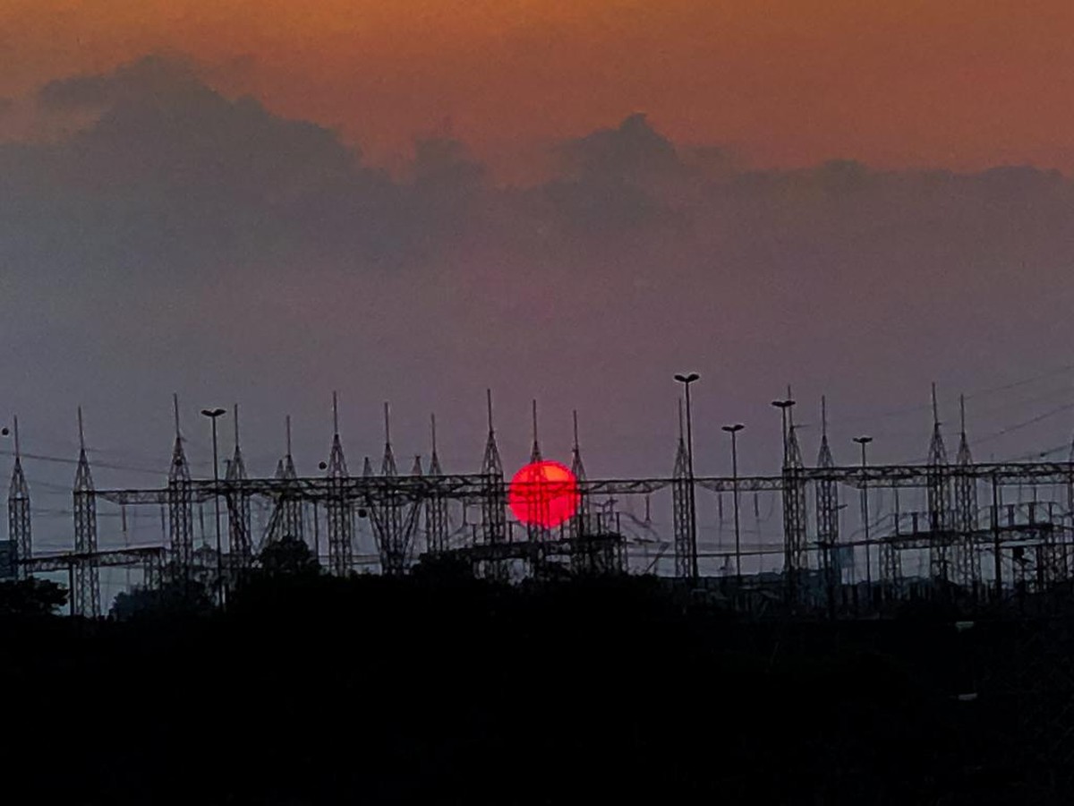 Queimadas, baixa umidade do ar e céu sem nuvens deixam sol vermelho ao ...