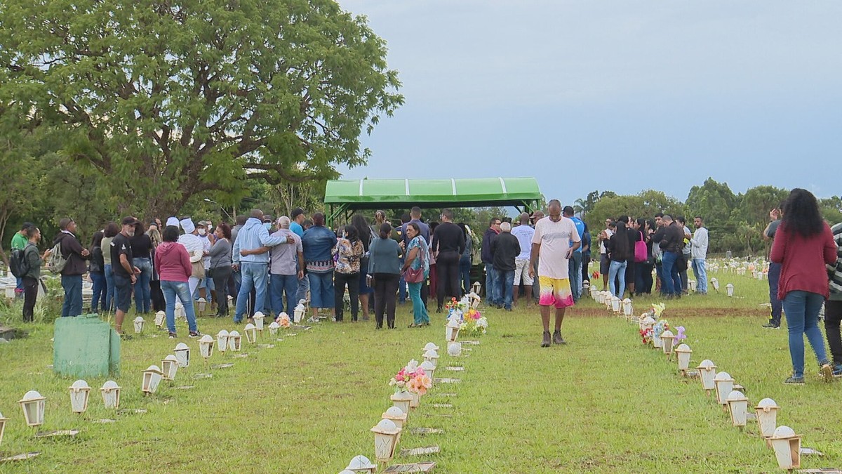Chacina no DF: corpos do marido e do sogro de cabeleireira são sepultados | Distrito Federal | G1