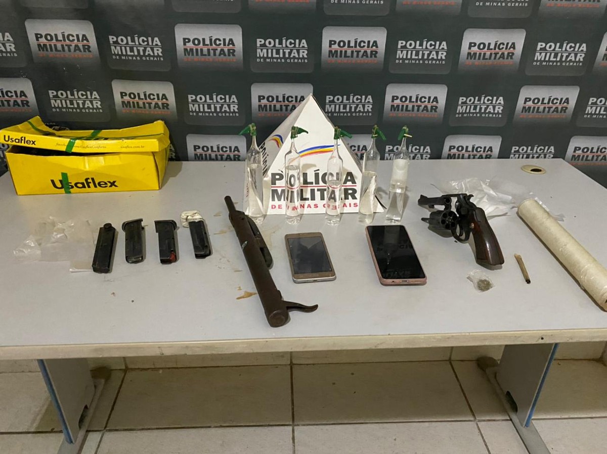 Três Jovens São Presos Por Tráfico Porte Ilegal De Arma E Posse Ilegal