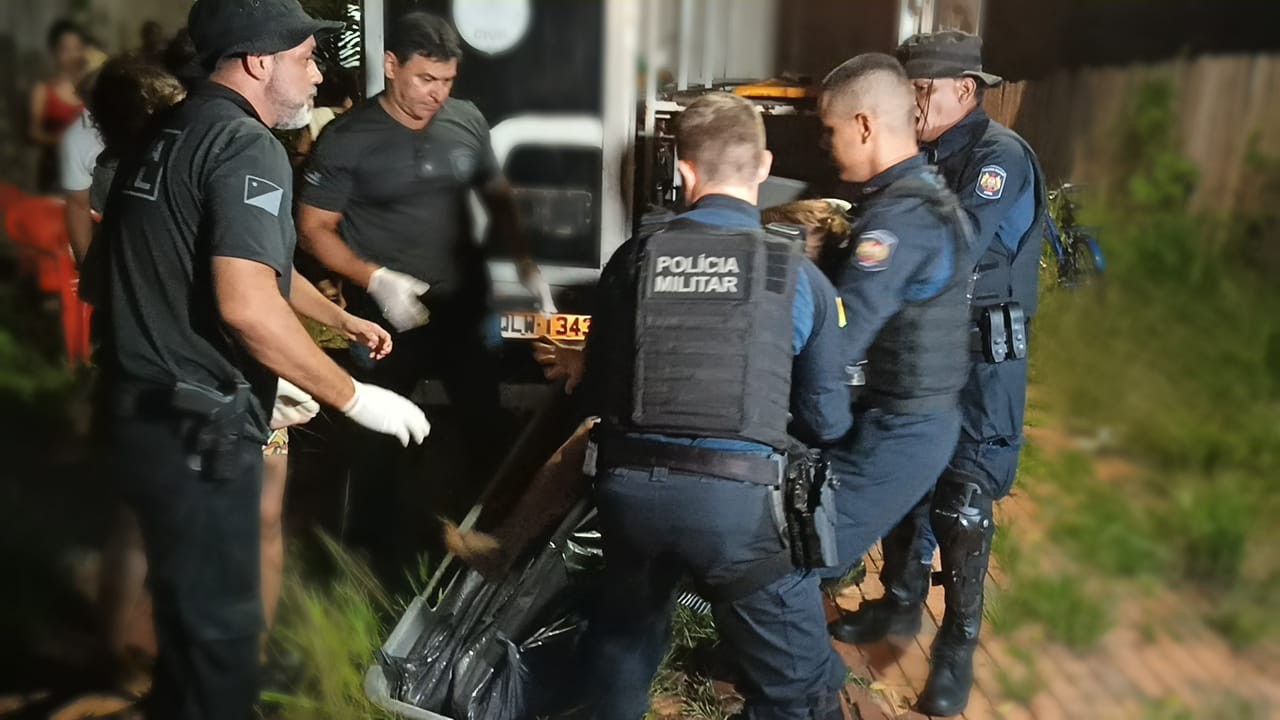 Homens invadem casa e matam morador recém-chegado após questioná-lo se ...